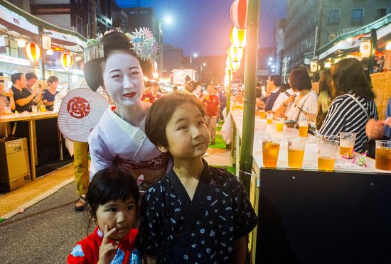 Traditional Maiko Performer Poses Children On Editorial Stock Photo ...