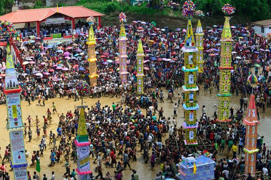 Jaintia Tribesmen Carry Traditional Chariots Dance Editorial Stock ...