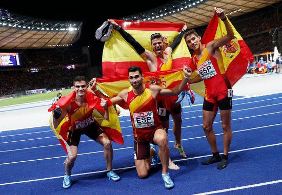 Spanish Runners Celebate After Placing 3rd Editorial Stock Photo ...