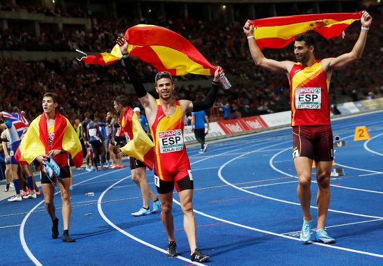 Spanish Runners Celebate After Placing 3rd Editorial Stock Photo ...