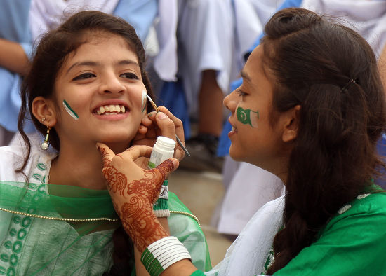 Pakistani Girls Have Their Face Painted Editorial Stock Photo - Stock ...