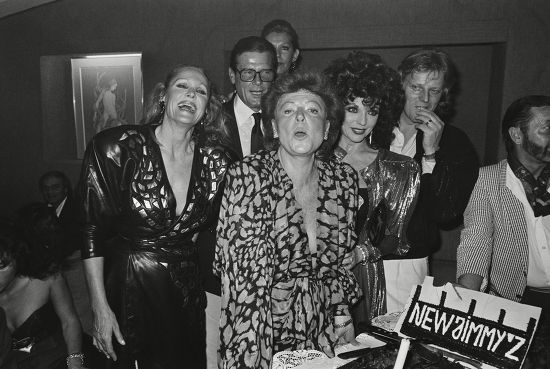 Ursula Andress Regine Roger Moore Joan - Foto de stock de contenido ...