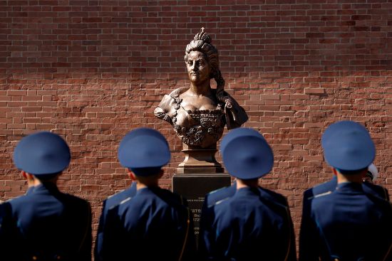 Russian Soldiers Stand Front Bust Empress - Foto de stock de contenido editorial: imagen de ...