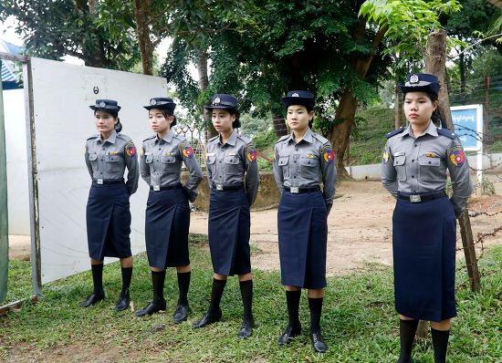 Myanmar Policewomen Stand Guard Taung Pyo Editorial Stock Photo - Stock ...