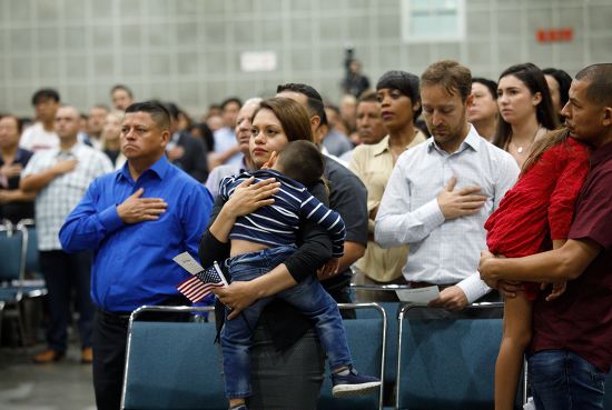 Thousands Immigrants Participate Pledge Allegiance While Editorial ...