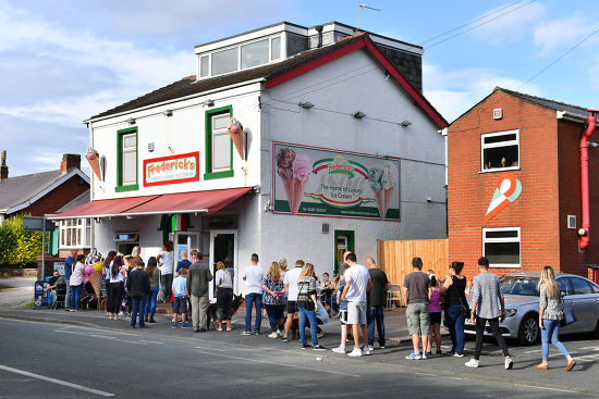 Hot Weather Pix Long Queues Form Editorial Stock Photo - Stock Image ...