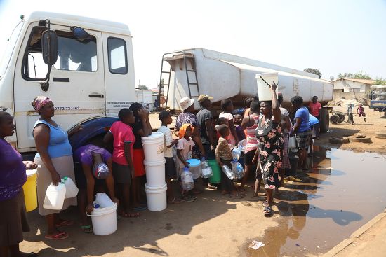 Residents Fetch Clean Water Bowser Supplied Editorial Stock Photo ...