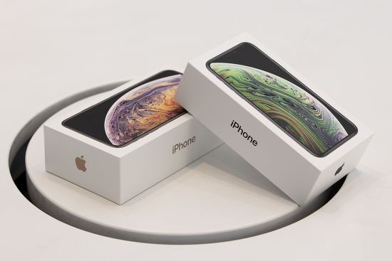Iphone Xs Max Box Iphone Xs Editorial Stock Photo - Stock Image ...