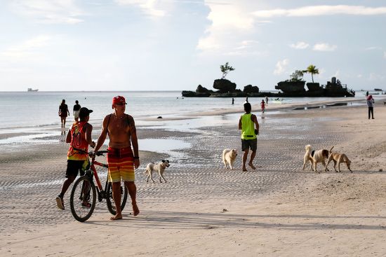 People Frolic Beach Island Boracay Philippines Editorial Stock Photo ...