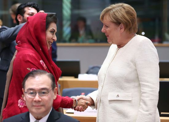 German Chancellor Angela Merkel R Pakistani Editorial Stock Photo ...