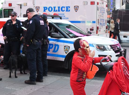 Police Officers Stand Guard Times Square Editorial Stock Photo - Stock ...