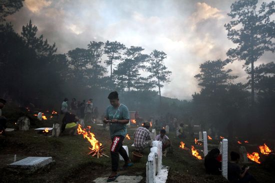「Filipino Indigenous Tribe Kankanaey Light Bonefires」のエディトリアル写真素材 ‐ 画像 ...
