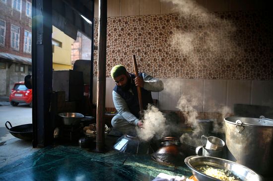 Umar Shafi Bhat Kashmiri Cook Prepares Editorial Stock Photo - Stock Image | Shutterstock