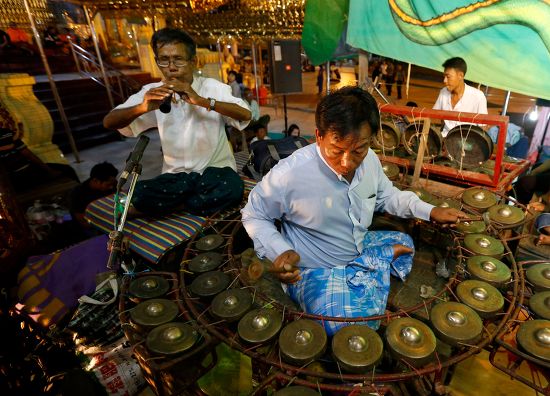 Myanmar Musician Play Oboe Bronze Gong Editorial Stock Photo - Stock ...