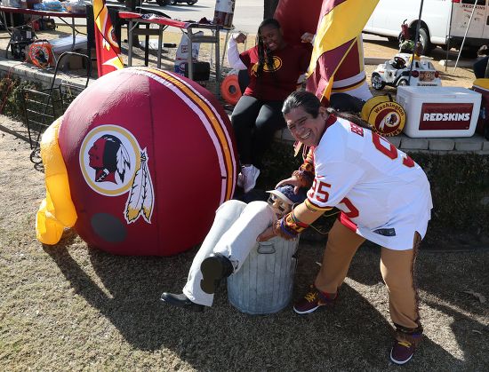 Washington Redskins Fans Enjoy Tailgate Editorial Stock Photo - Stock ...