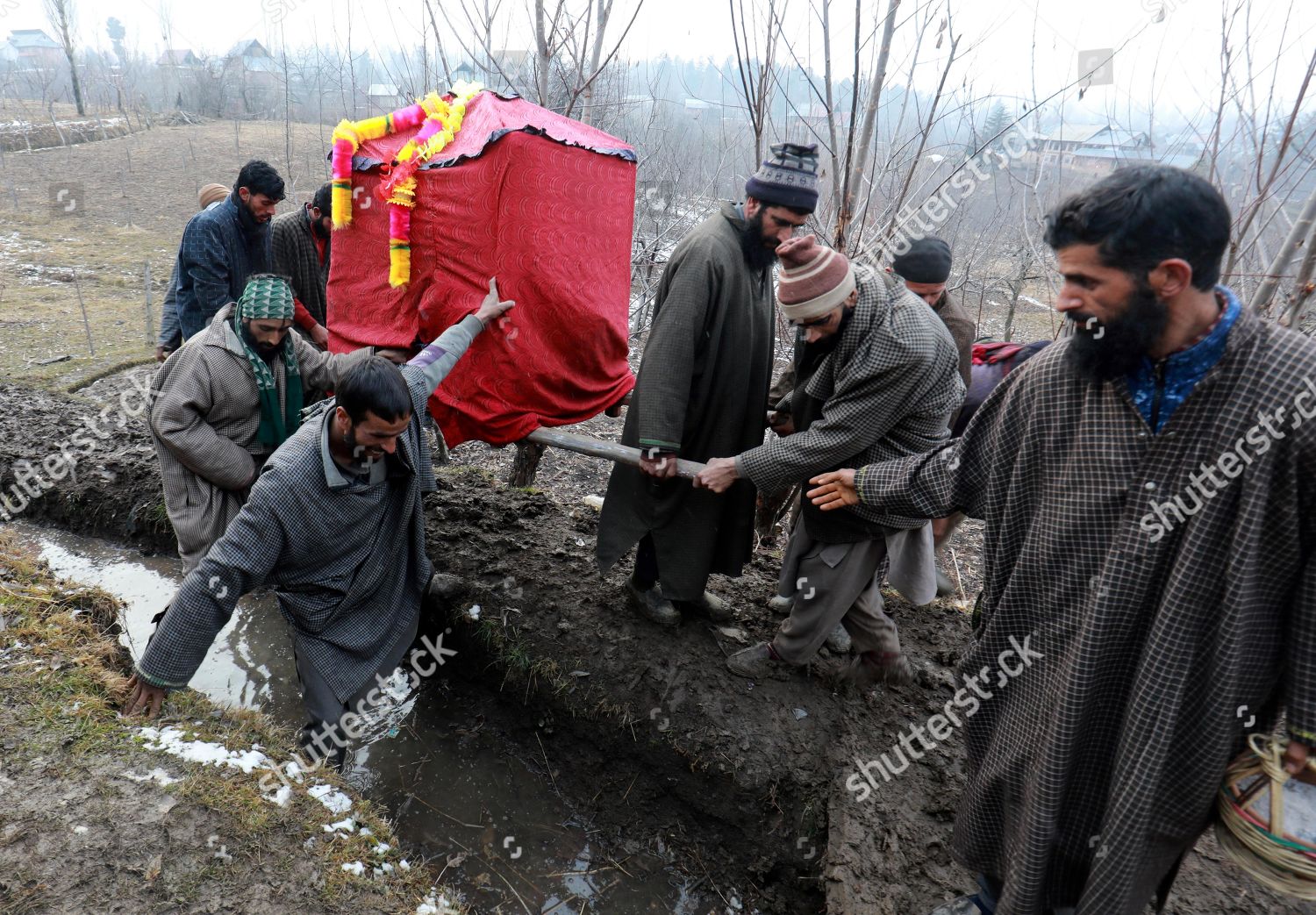 Gujjar Nomad Men Carrying Bride Palanquin Editorial Stock Photo - Stock ...