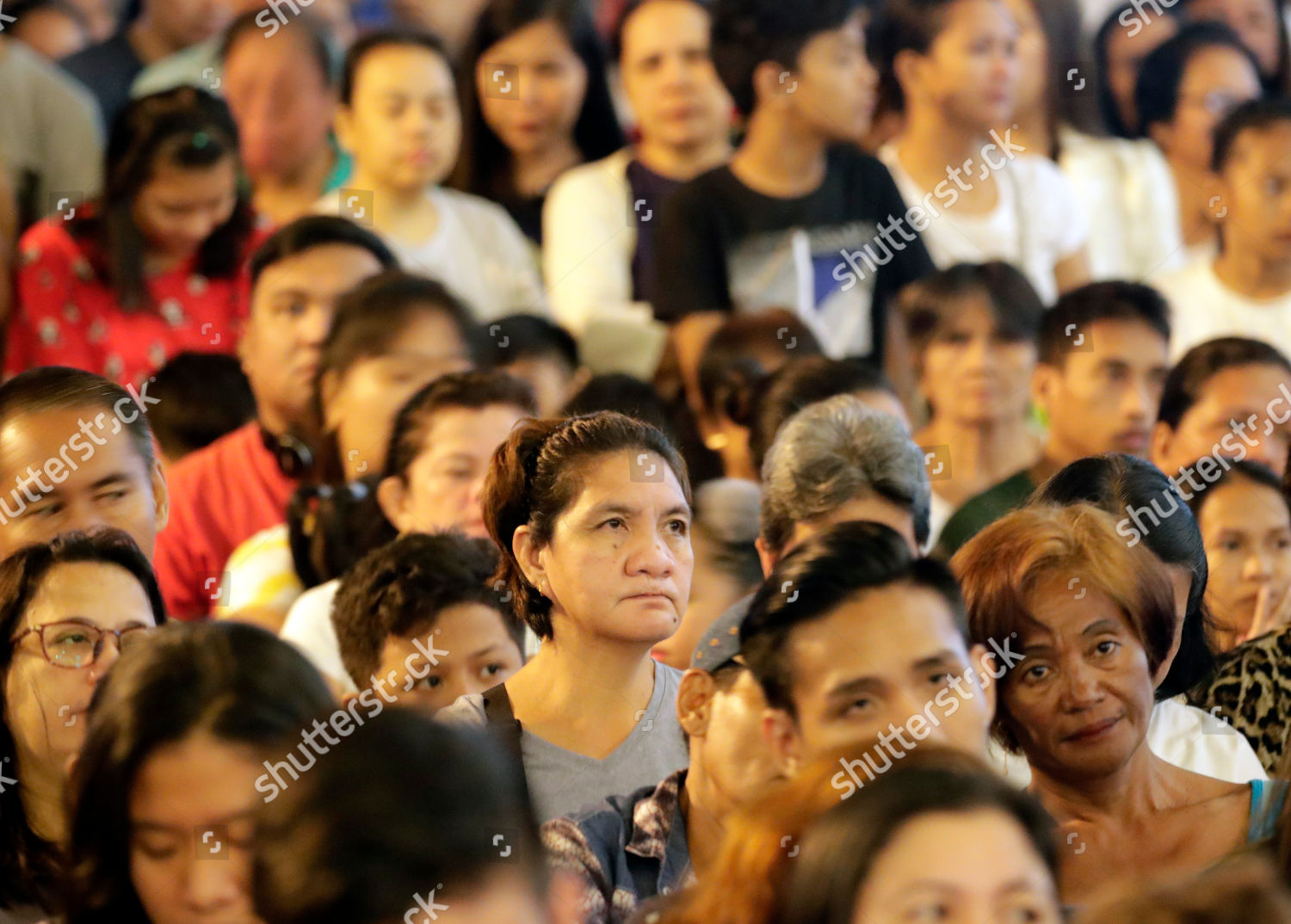 Filipino Catholics Attend Traditional Misa De Editorial Stock Photo ...