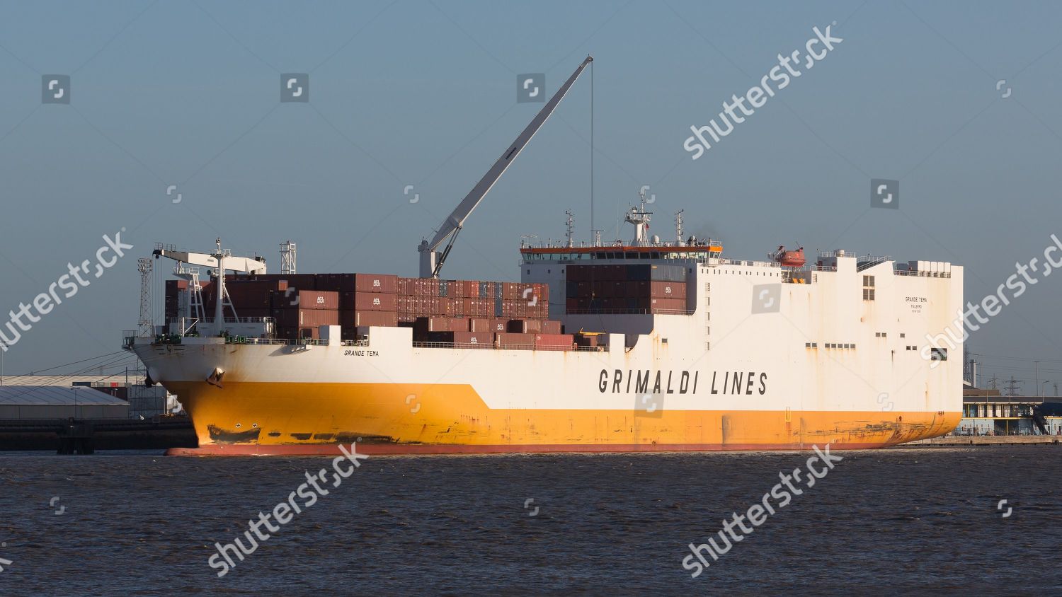 Grimaldi Lines Cargo Ship Grande Tema - Foto de stock de contenido ...