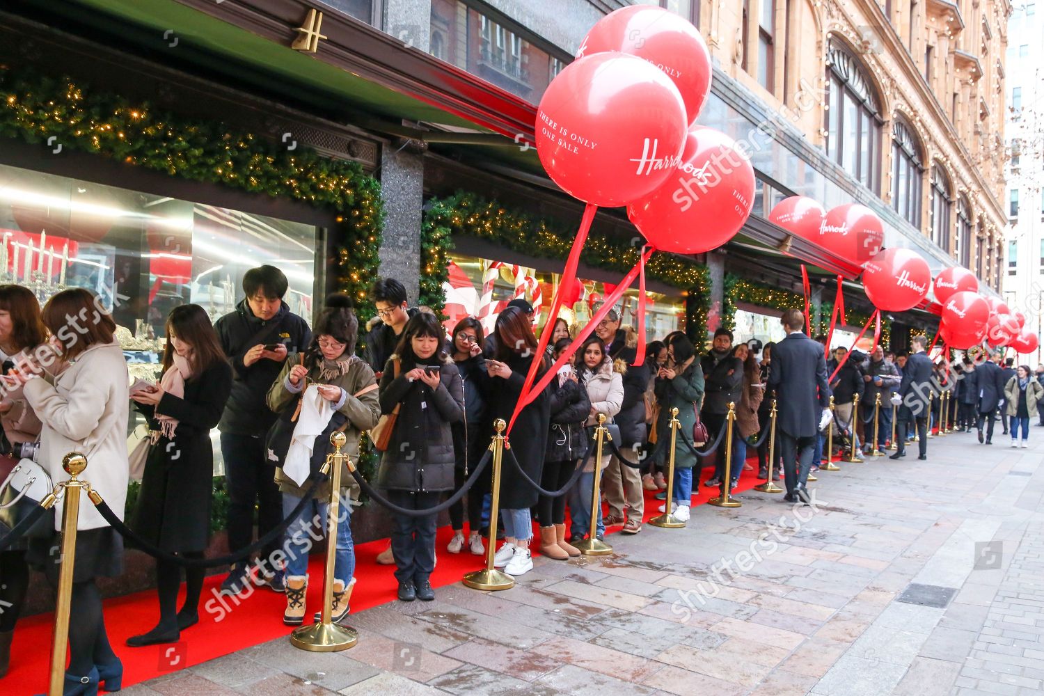 Shoppers Queue Outside Luxury Department Store Editorial Stock Photo ...