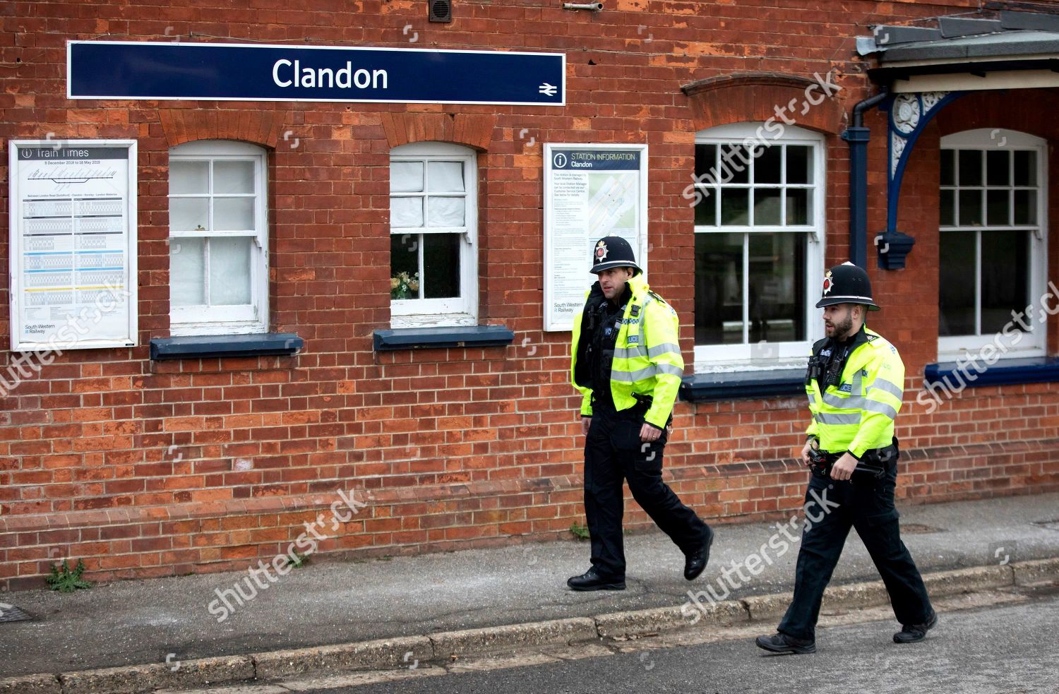 POLICE OFFICERS PATROL WEST CLANDON STATION Editorial Stock Photo ...