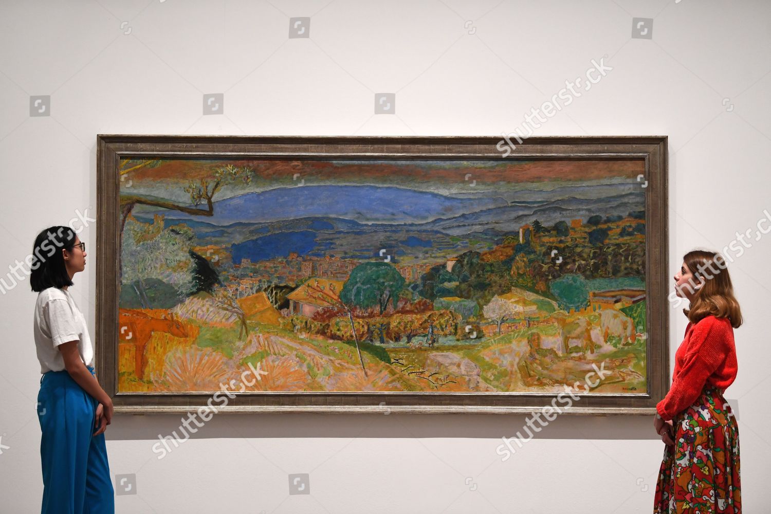 Gallery Assistants Pose Work Landscape Le Editorial Stock Photo - Stock ...