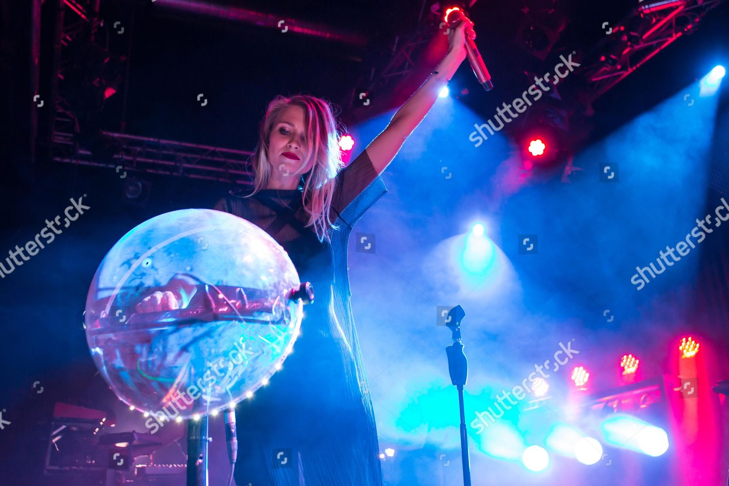 German Electropop Singersongwriter Band Glasperlenspiel Singer ...
