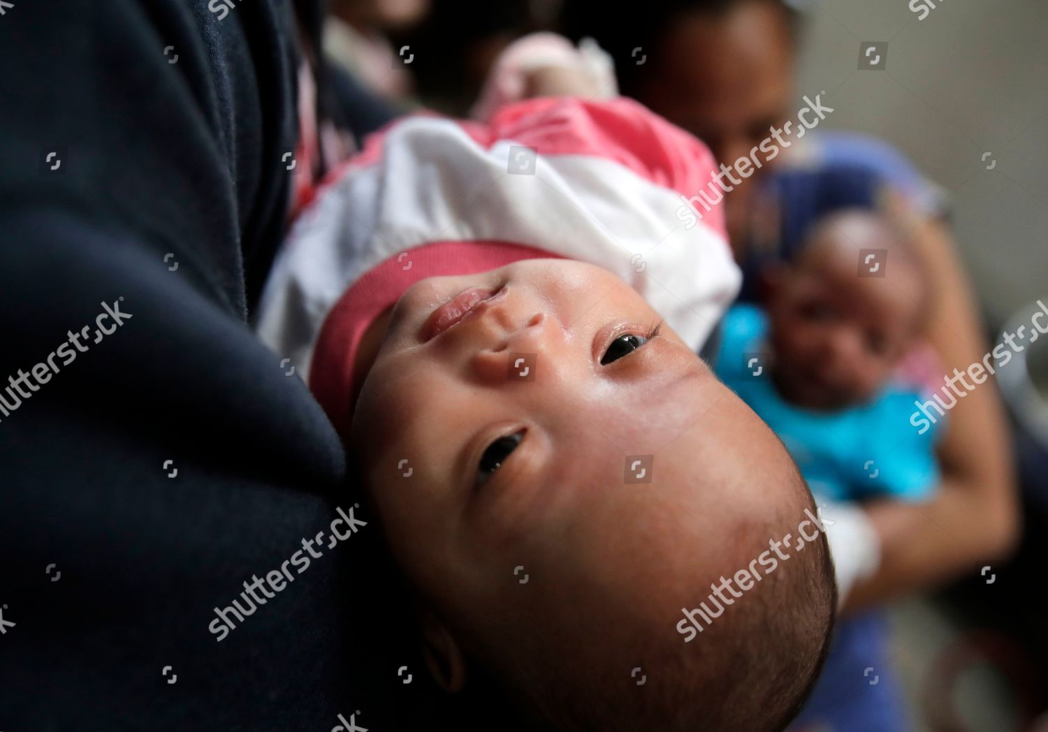Filipino Mother Their Babies Wait Inside Editorial Stock Photo - Stock ...