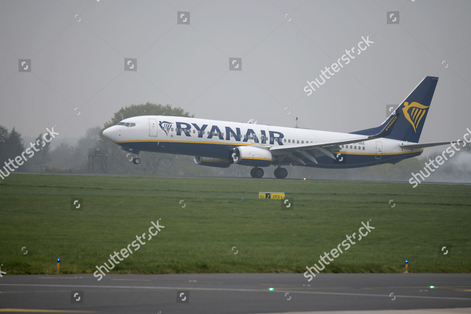 First Ryanair Flight Dublin Lands London Editorial Stock Photo - Stock ...