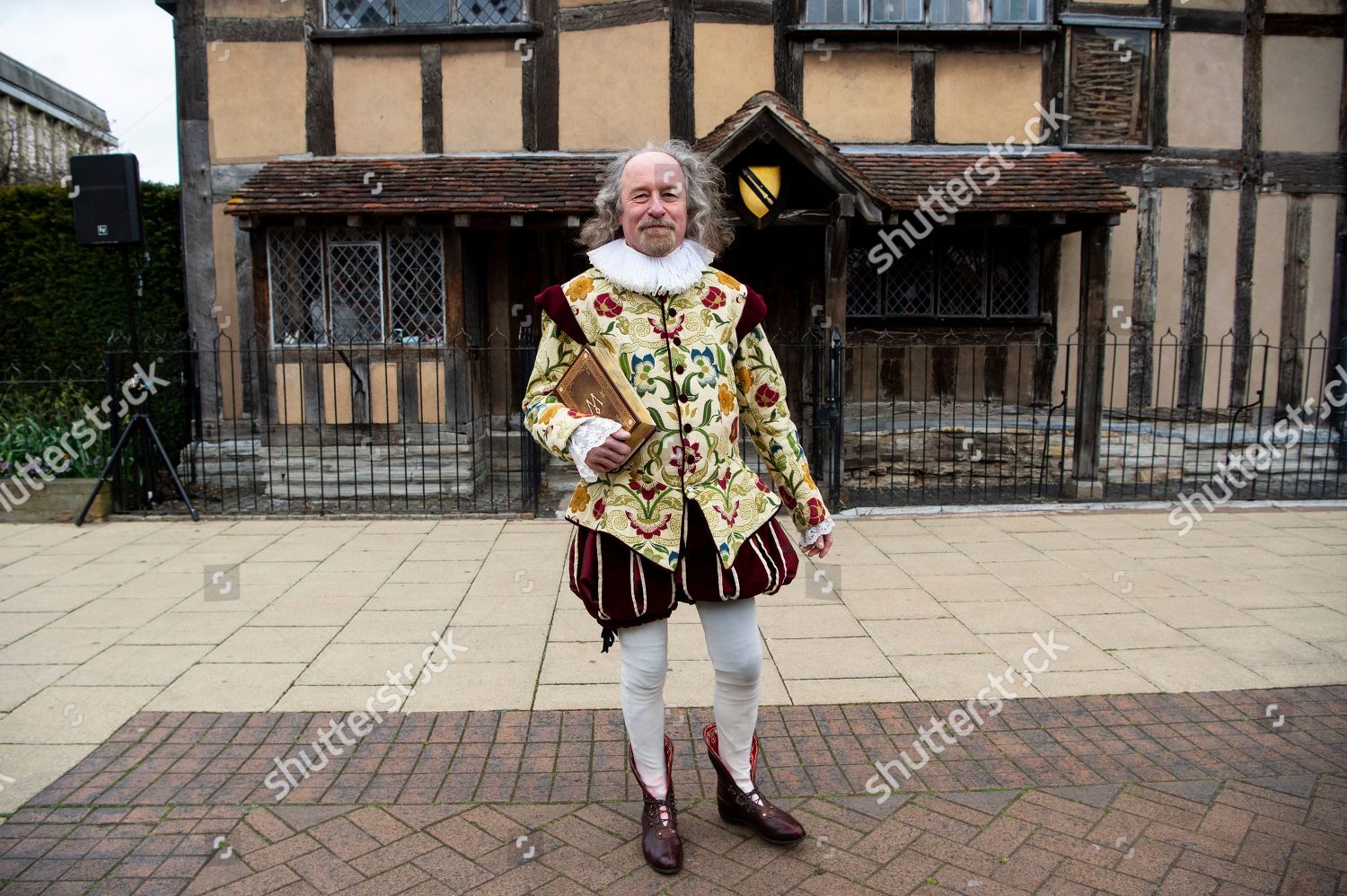 Actor Dressed William Shakespeare Poses Outside Editorial Stock Photo ...