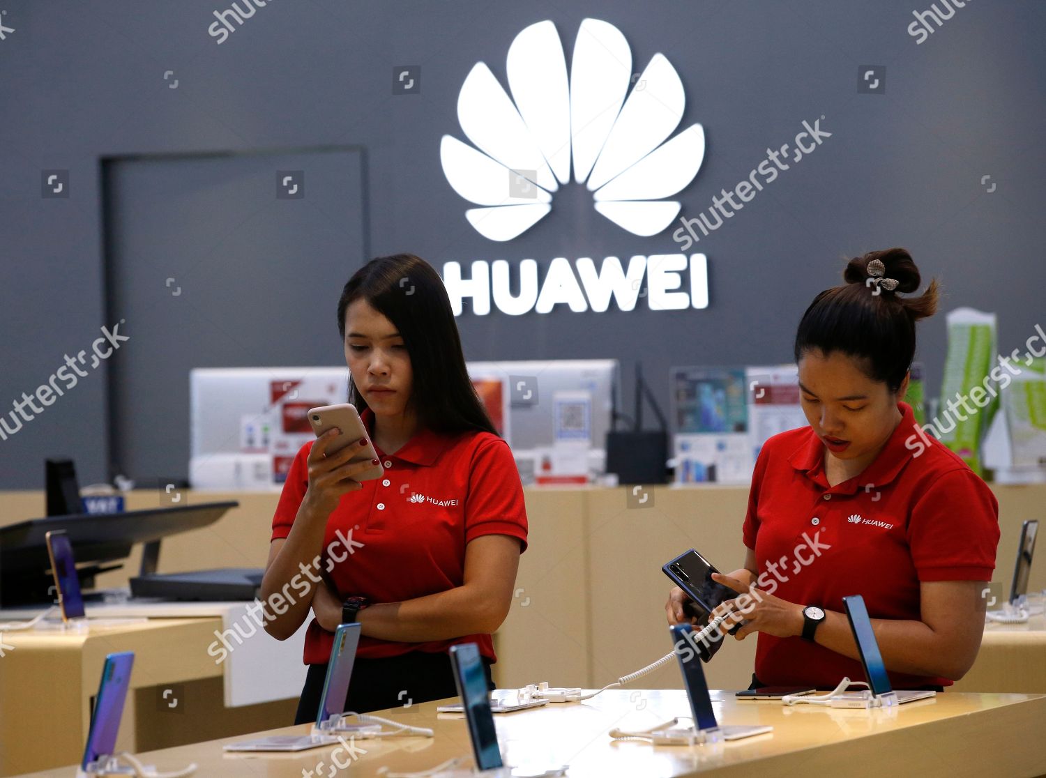 Thai Employees Check Huawei Smartphones Huawei Editorial Stock Photo ...