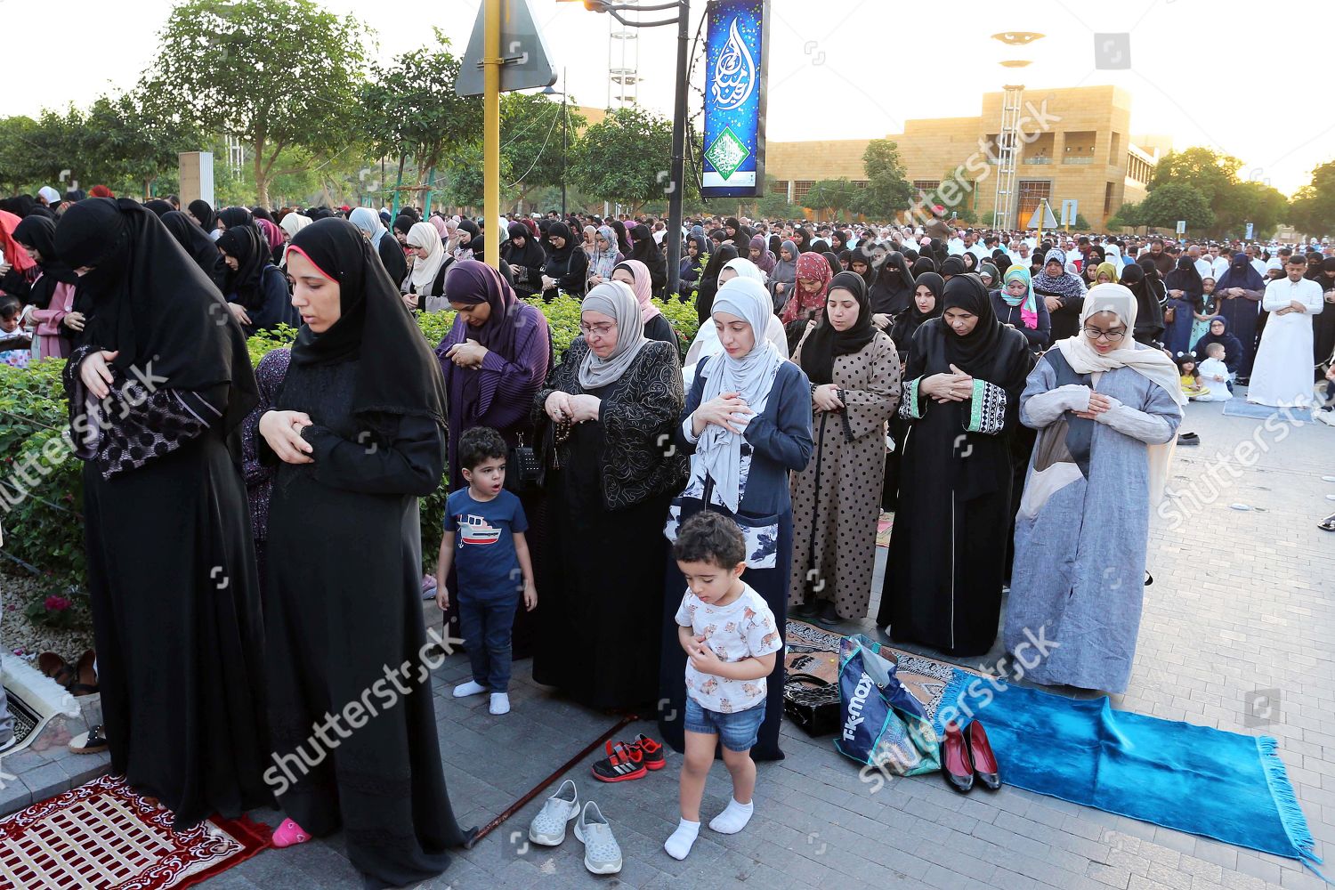 Saudi Foreign Muslims Perform Eid Alfitr Editorial Stock Photo - Stock ...
