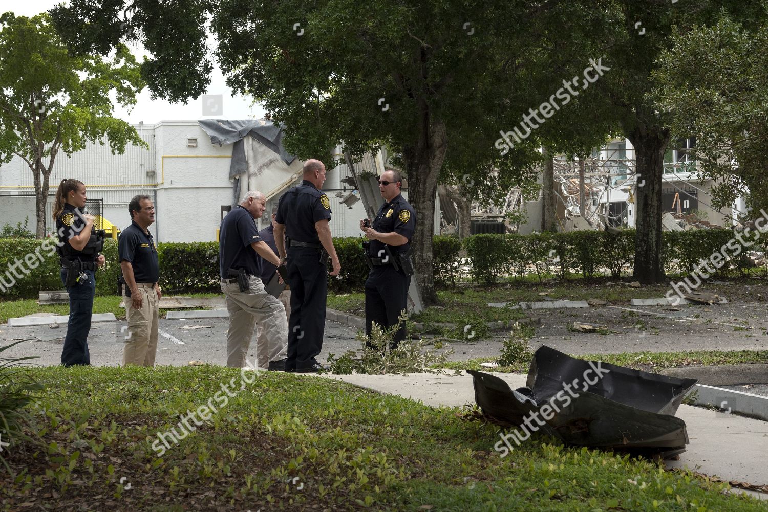 Police Officers Guard Perimeter Around Area Editorial Stock Photo ...