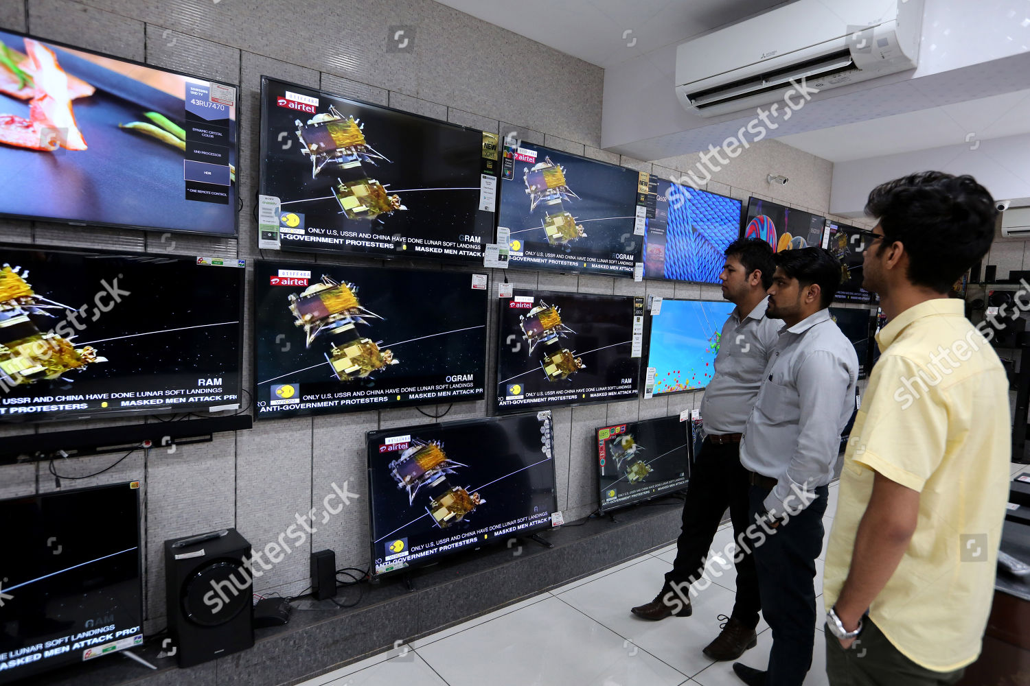 People Watch News Related Launch Indian Editorial Stock Photo - Stock ...