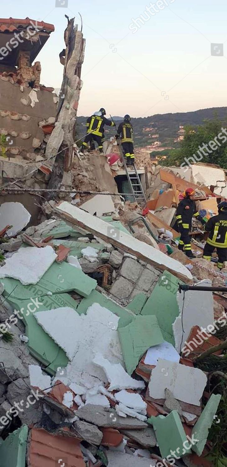Firefighters Search Through Rubble Collapsed Building Editorial Stock ...