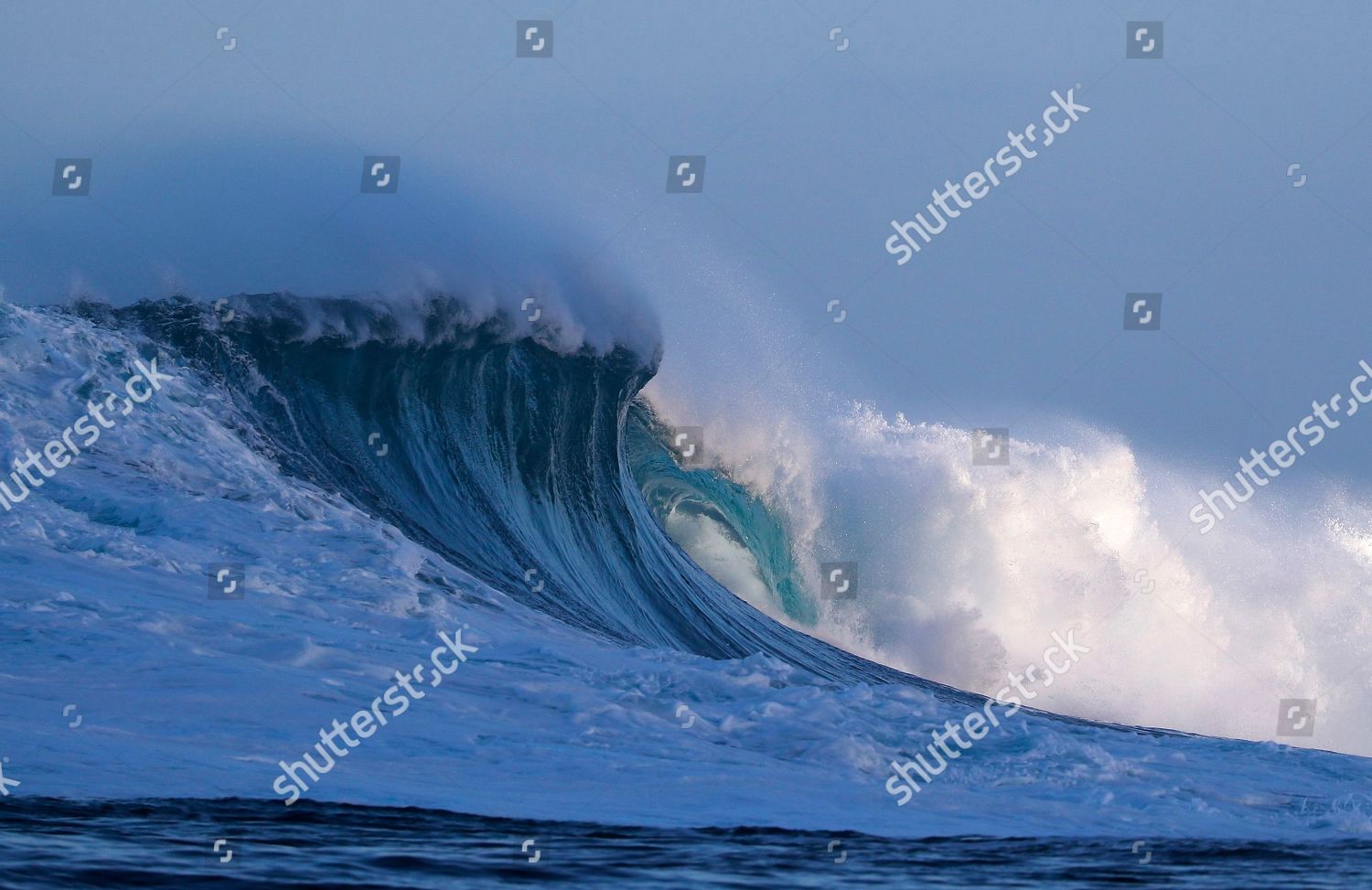 Wave Breaks On Dungeons Offshore Reef Editorial Stock Photo - Stock ...