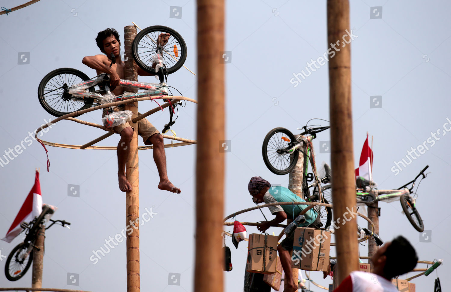 Indonesian Participants Climb Greased Poles Collect Editorial Stock ...