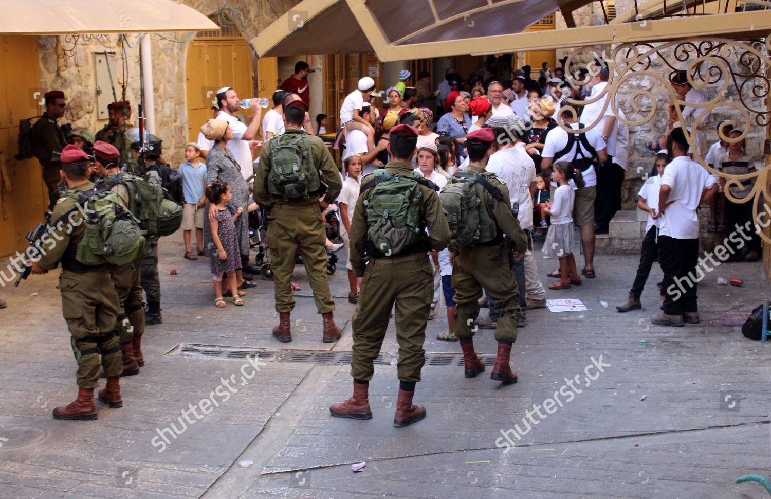 Israeli Soldiers Stand Guard Jewish Settlers Editorial Stock Photo ...