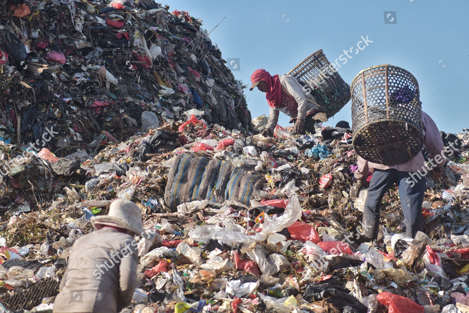 Scavengers Sort Collect Plastics Recycling Garbage Editorial Stock ...