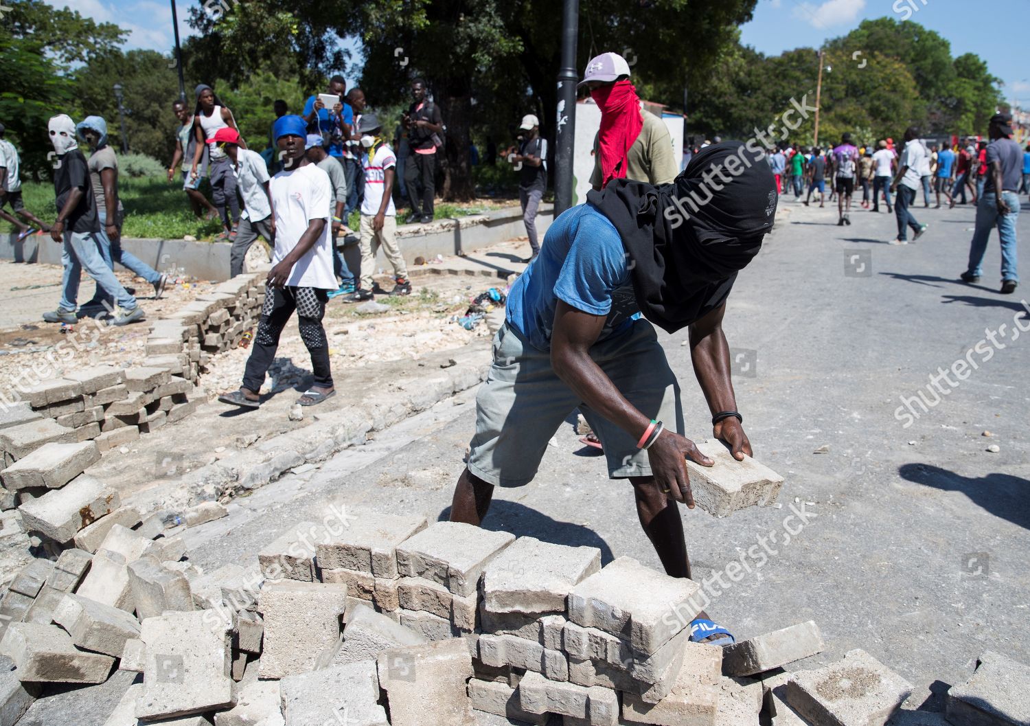 Protesters Build Barricades Vicinity National Palace Editorial Stock ...
