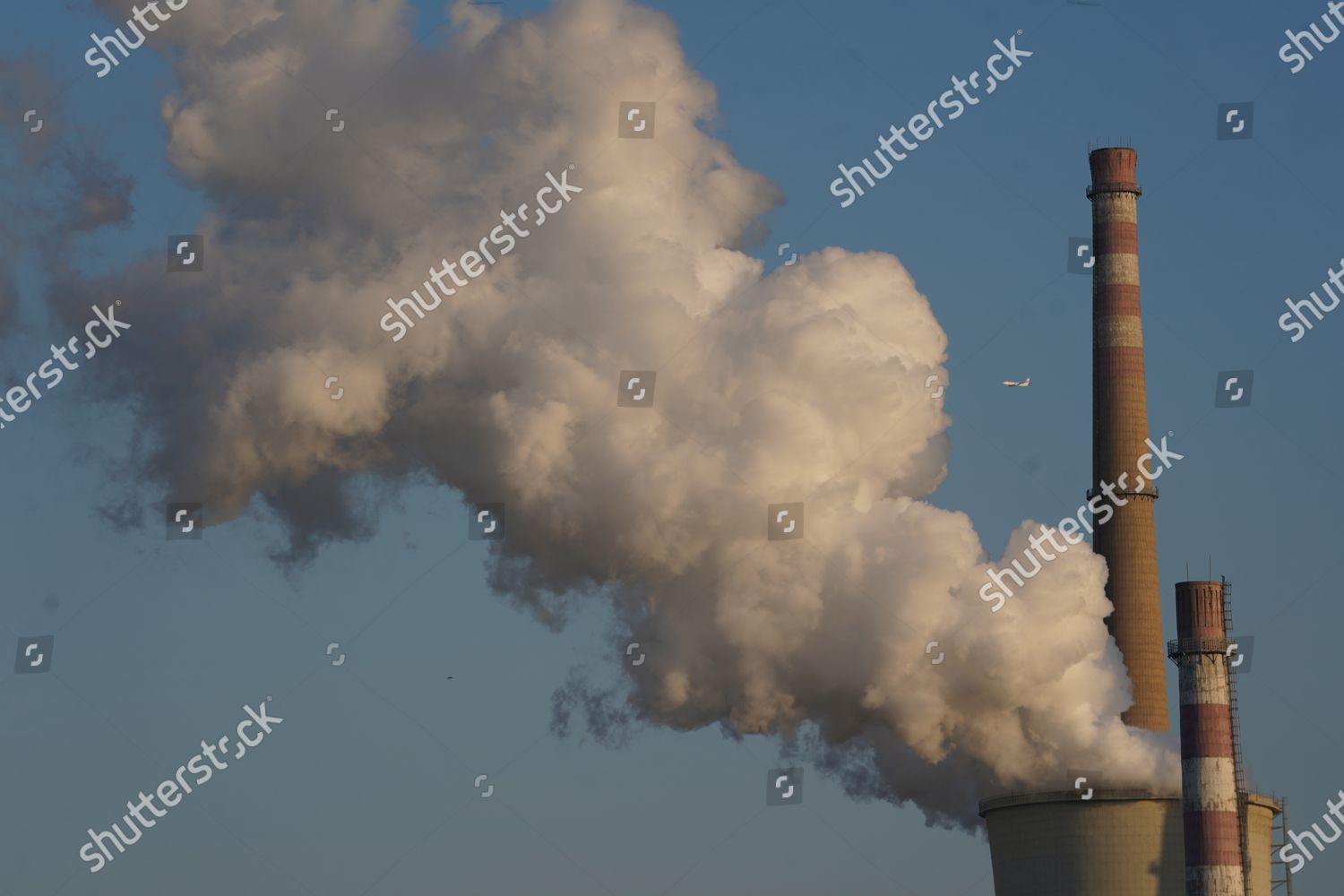 Steam Billows Cooling Towers Power Plant Editorial Stock Photo - Stock ...