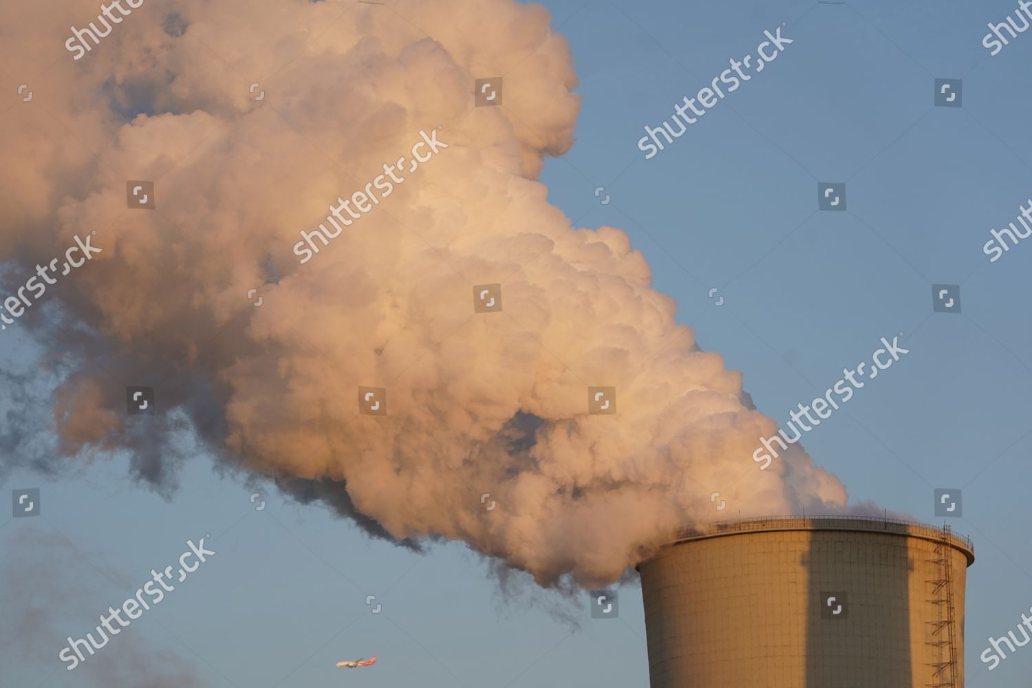STEAM BILLOWS COOLING TOWERS POWER PLANT Editorial Stock Photo - Stock ...