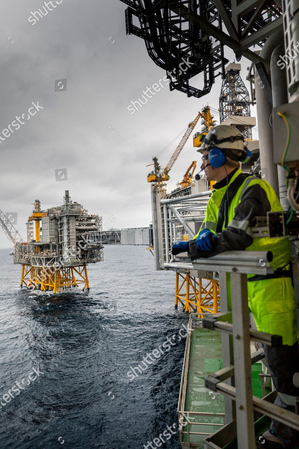 Johan Sverdrup Oil Platform 14 Kilometers Editorial Stock Photo - Stock ...