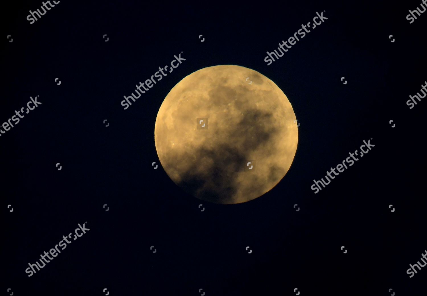 First Full Moon 2020 Wolf Moon Editorial Stock Photo - Stock Image ...