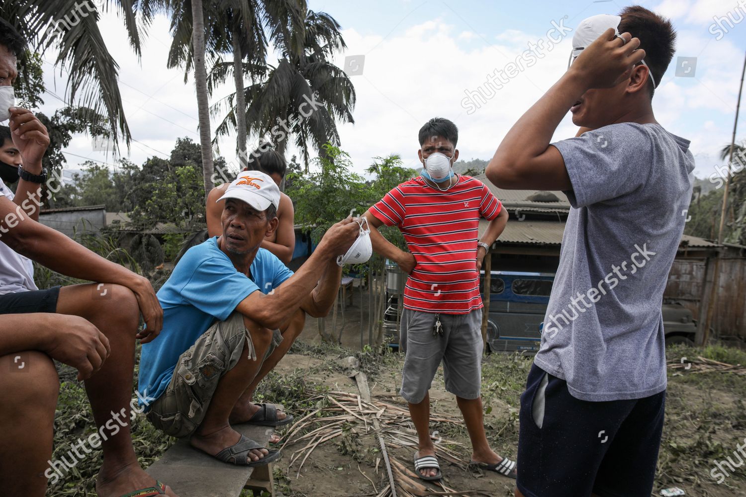 Villagers Wear Masks Taal Volcano Continues Editorial Stock Photo ...