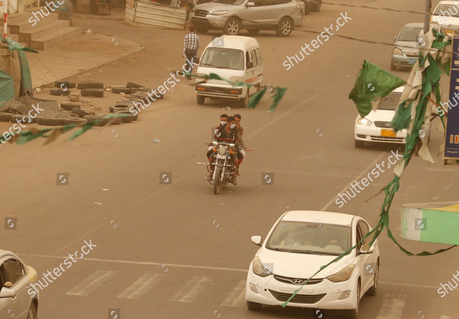 Vehicles Drive Through Sandstorm Sanaa Yemen Editorial Stock Photo ...