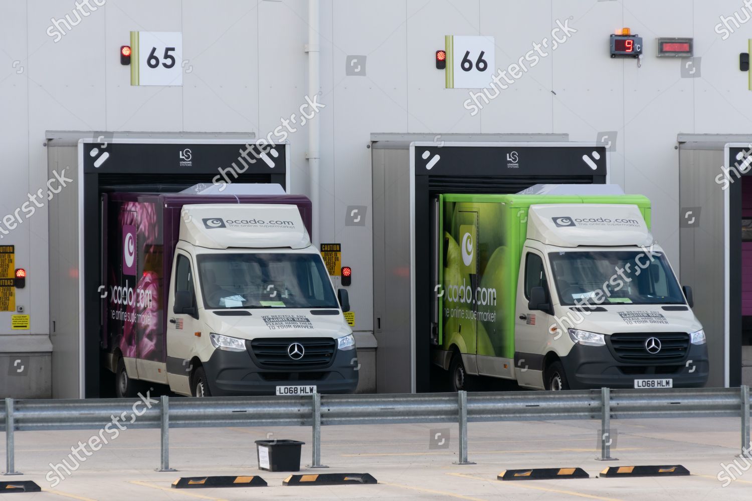 OCADO ERITH LARGEST CUSTOMER FULFILMENT CENTRE Editorial Stock Photo ...
