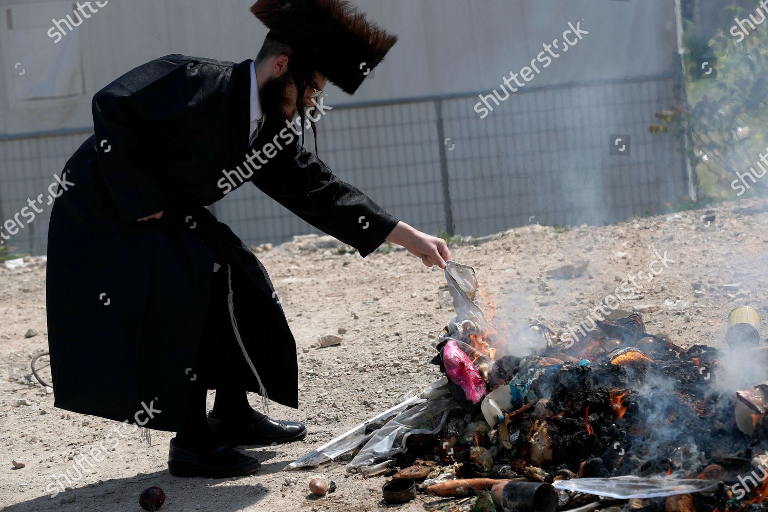 ULTRA-ORTHODOX JEWISH MAN THROWS LEAVENED BREAD Editorial Stock Photo ...