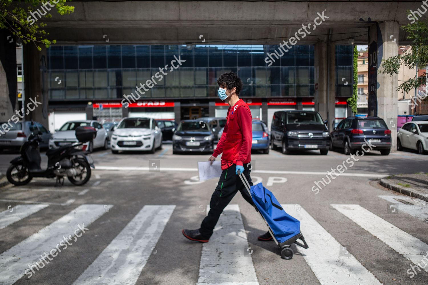 Red Cross Volunteer Wearing Face Mask Editorial Stock Photo - Stock ...