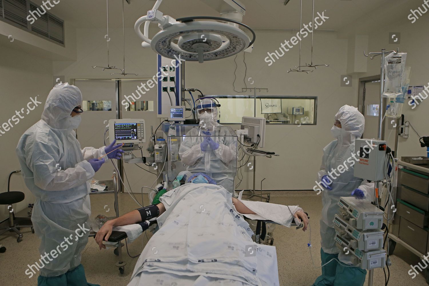 Doctors Prepare Intubate Patient During Demonstration Editorial Stock ...
