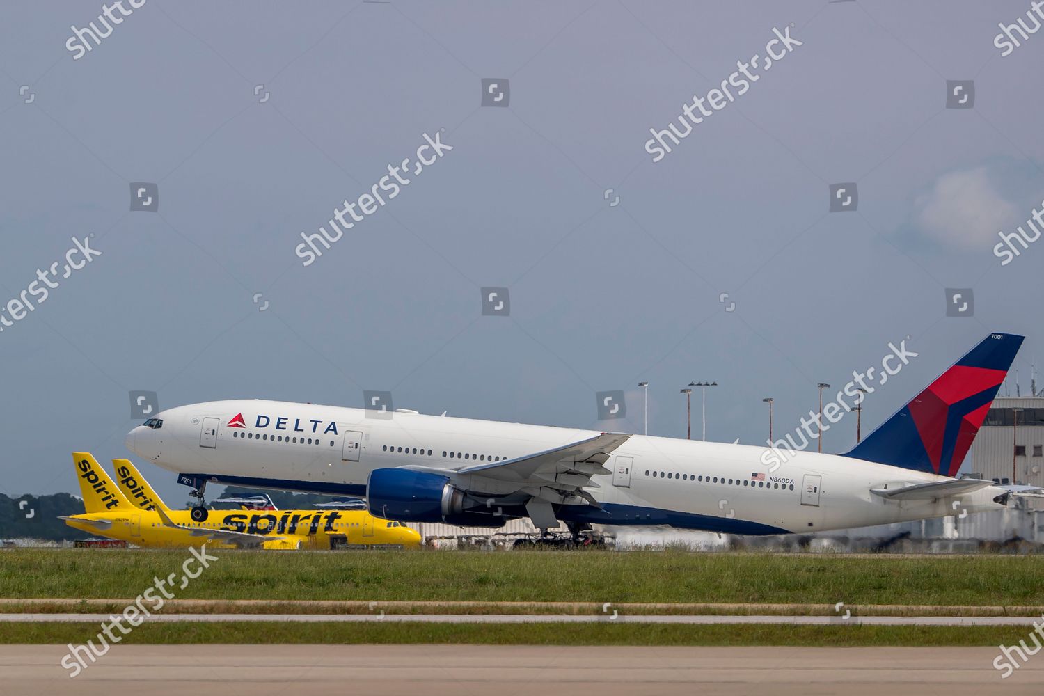 Delta Air Lines Plane Takes Off Editorial Stock Photo - Stock Image ...